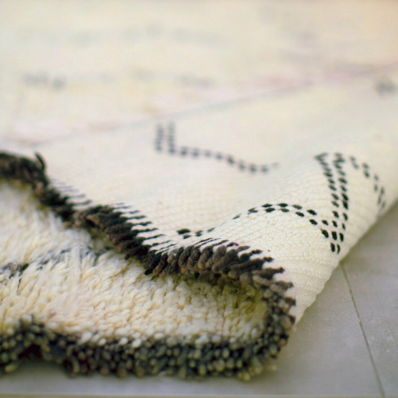 Tapis berbère authentique marocain laine noir blanc Medina- tapis sur ...